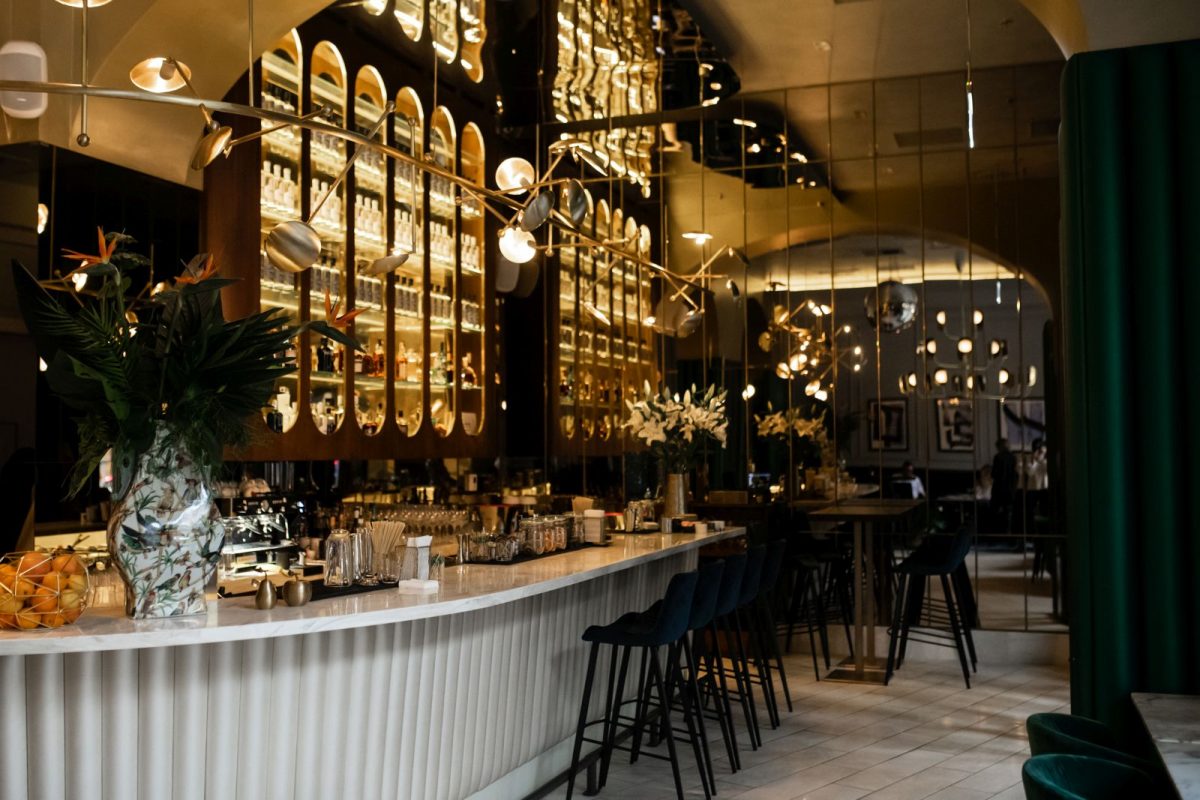 Immár három Sfinx őrzi az Operát – Bemutatkozik a Sfinx Gin & Wine Bar ...