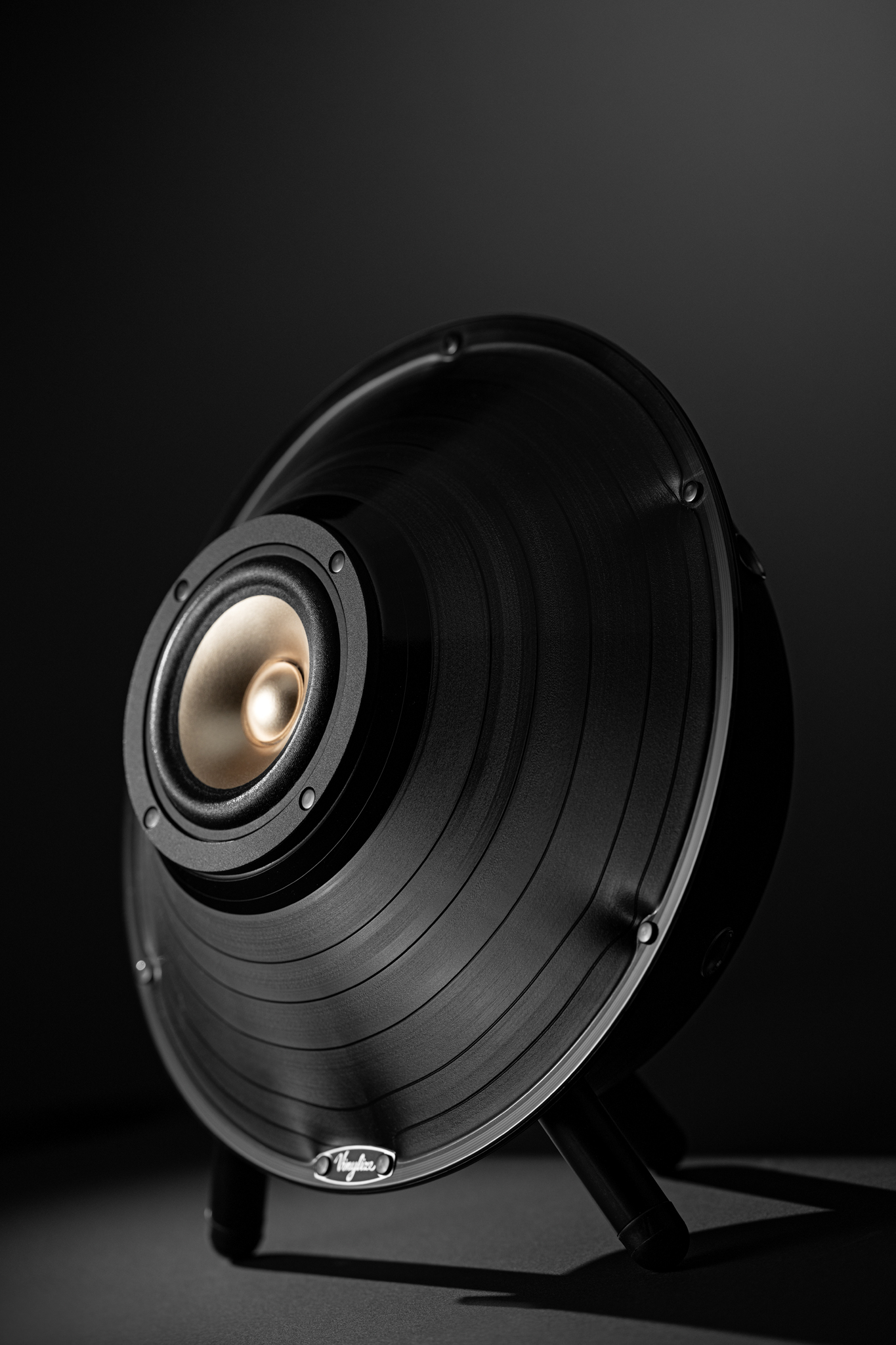 Bakelit, zene, dizájn: így szól a Tipton Sound Saucer - Roadster.hu
