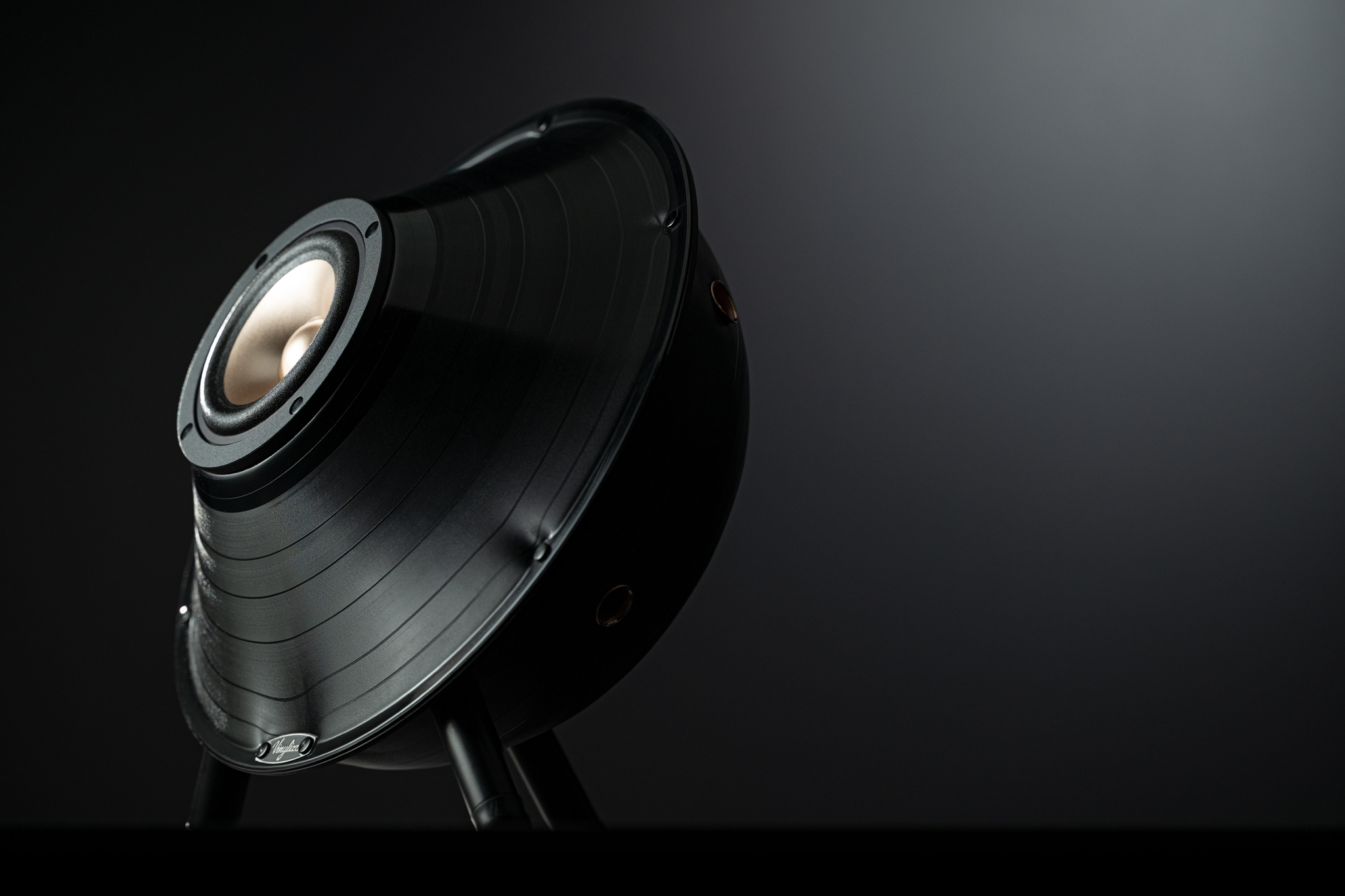 Bakelit, zene, dizájn: így szól a Tipton Sound Saucer - Roadster.hu