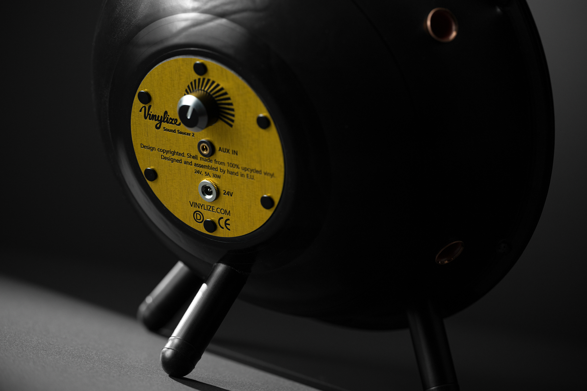 Bakelit, zene, dizájn: így szól a Tipton Sound Saucer - Roadster.hu