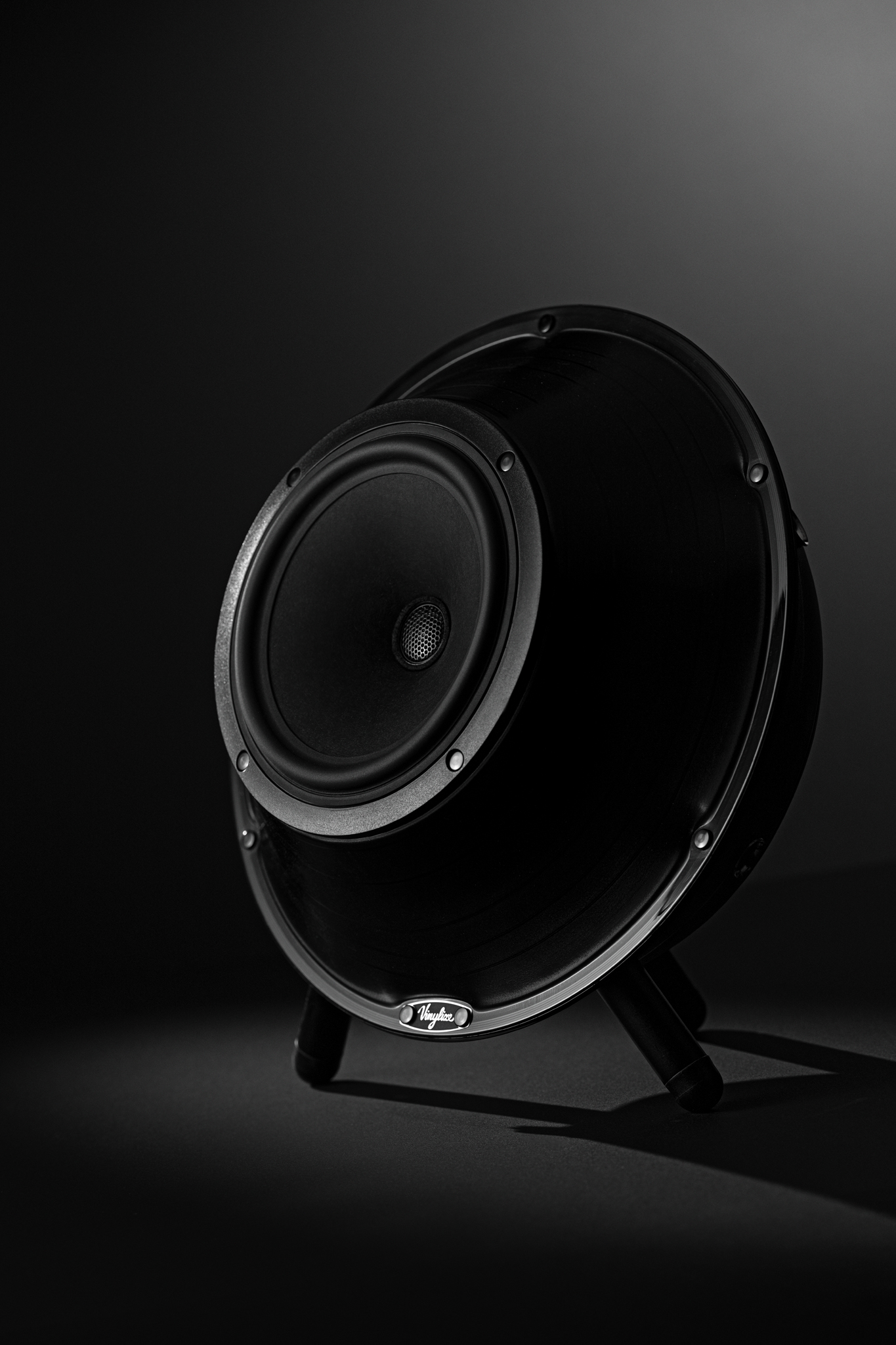 Bakelit, zene, dizájn: így szól a Tipton Sound Saucer - Roadster.hu